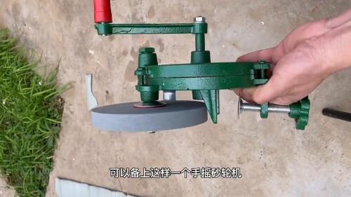 以后家里需要打磨东西,可以用这个手摇砂轮机