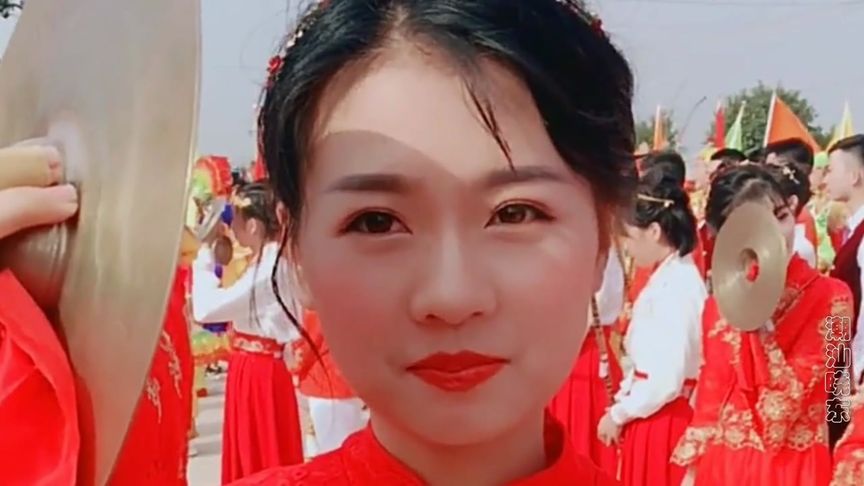 广东潮汕民俗活动女孩个个比网红漂亮,中国传统文化原来没有消失