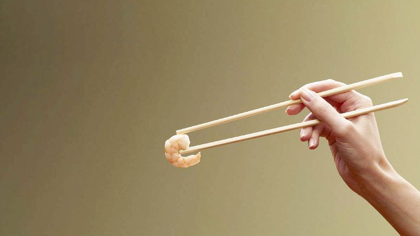 使用筷子时这些禁忌一定要知道,你是否也中过招呢?别不当回事