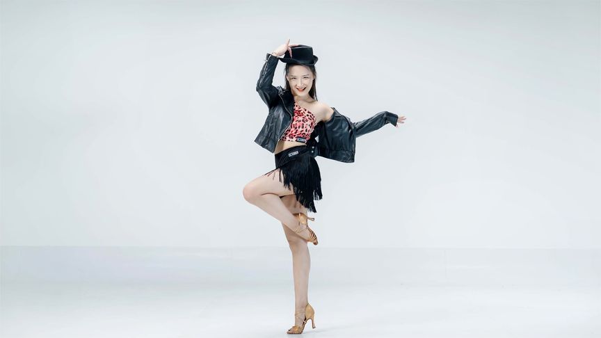 美女脱下皮衣,性感热舞销魂的口哨神曲《Oops》爵士风有爱上吗?