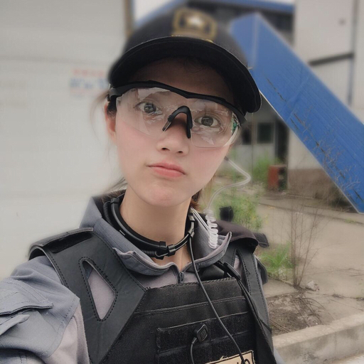 装备小姐姐李香兰 