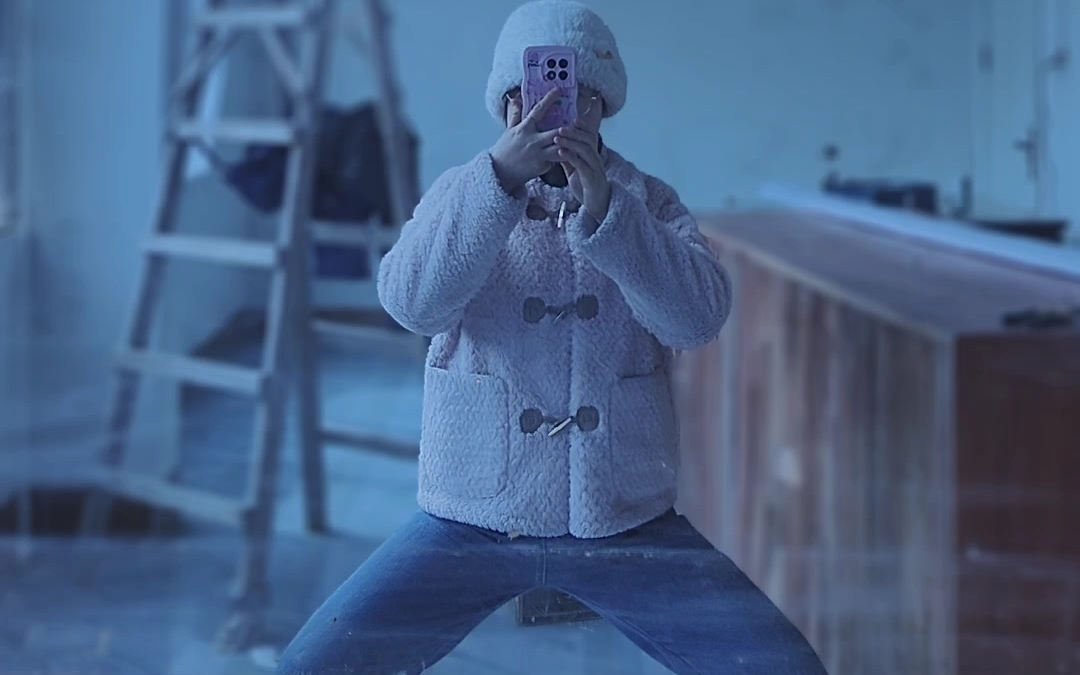 我是邓jiojio～没什么会的,给大家表演一个扎马步视频用于攒钱买金手镯