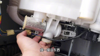 全自动洗衣机排不出水,水堵拆卸全过程,看完视频你也是师傅了