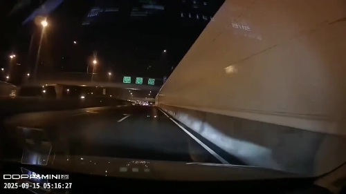 电瓶车请走非机动车道文明出行道路千万条安全一条文明驾驶安全出行...