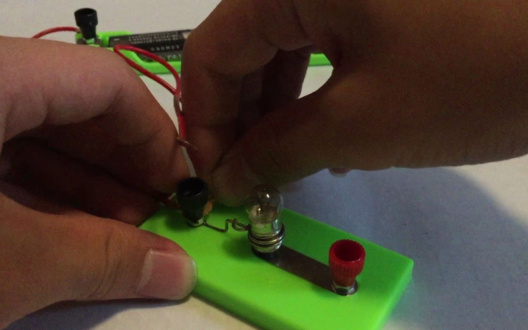 家庭小实验-简单电路-3串联并联