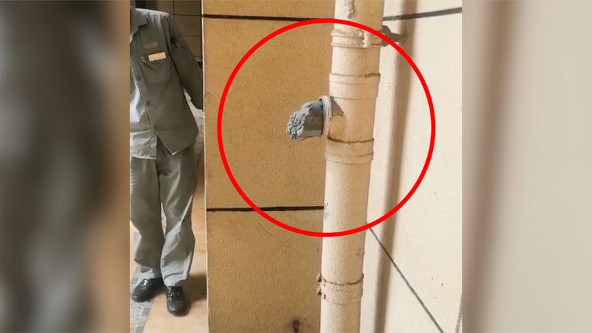 武汉一小区下水道被水泥堵塞,水泥一节节从管道排出,网友:辣眼