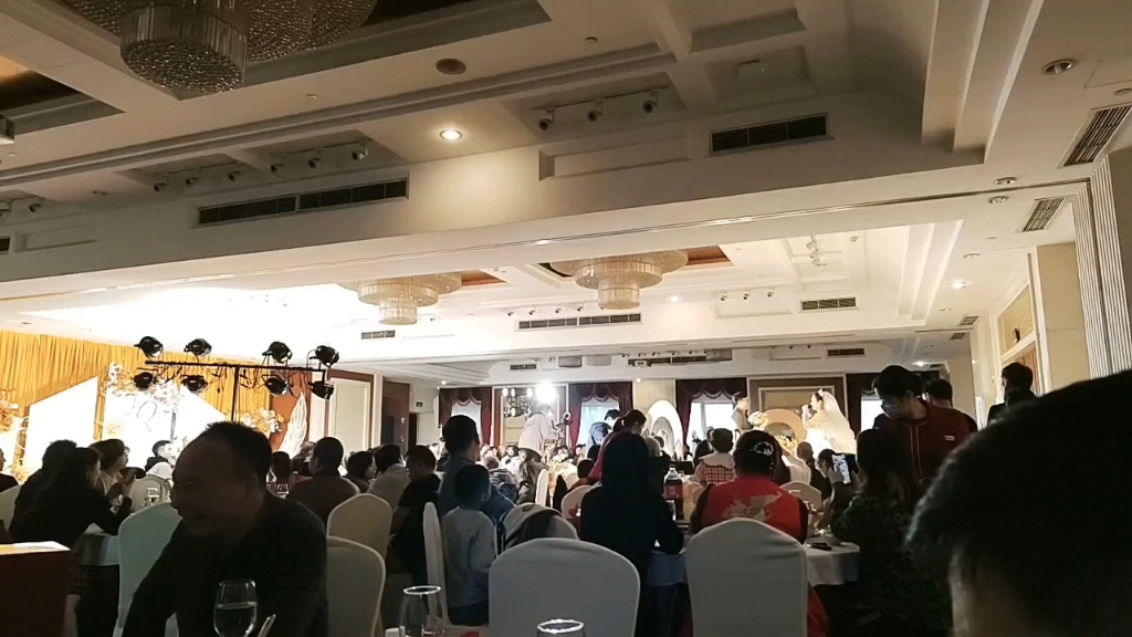 朋友的儿子结婚啦!