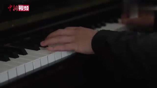 "80后"音乐老师组建小学生合唱团点燃乡村孩子音乐梦想