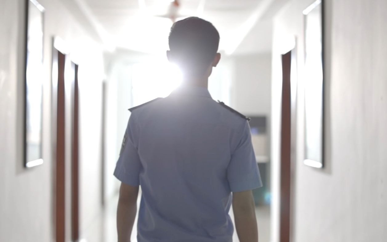 禁毒“师徒”故事|看津市公安民警演绎禁毒版《警察荣誉》!