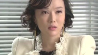 两位美女被绑匪绑架 美女说和狗一样被绑着 这绑匪真是太可恶啦!