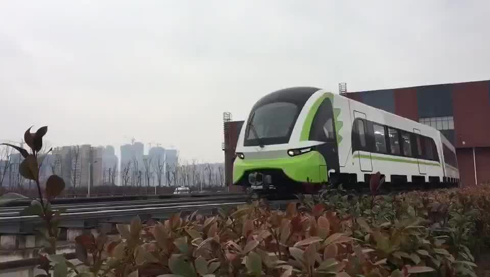 时速160km中速磁浮列车,首次在长沙磁浮快线车辆段亮相,希