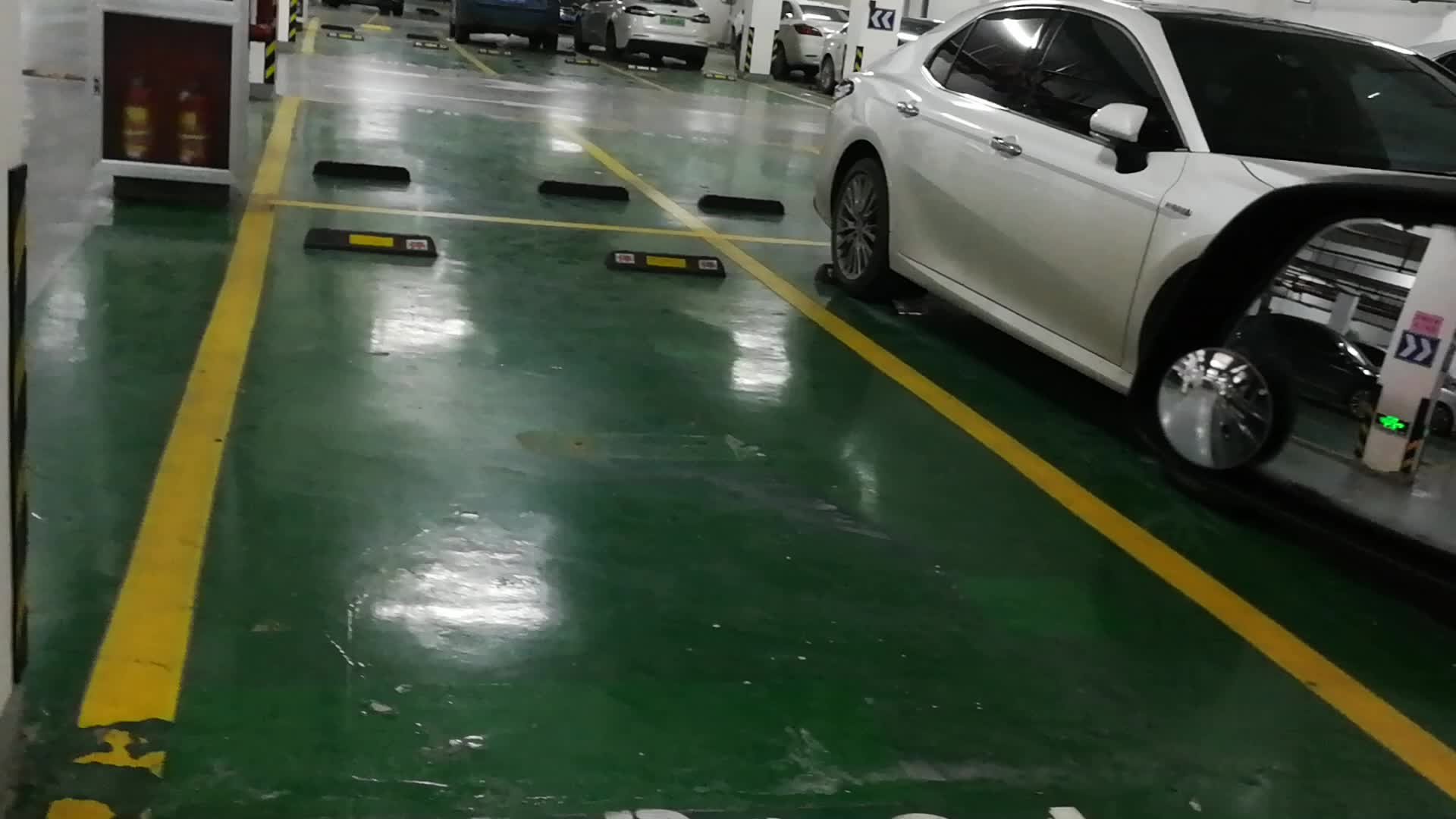 左90度倒车入库详细步骤讲解SUV车型