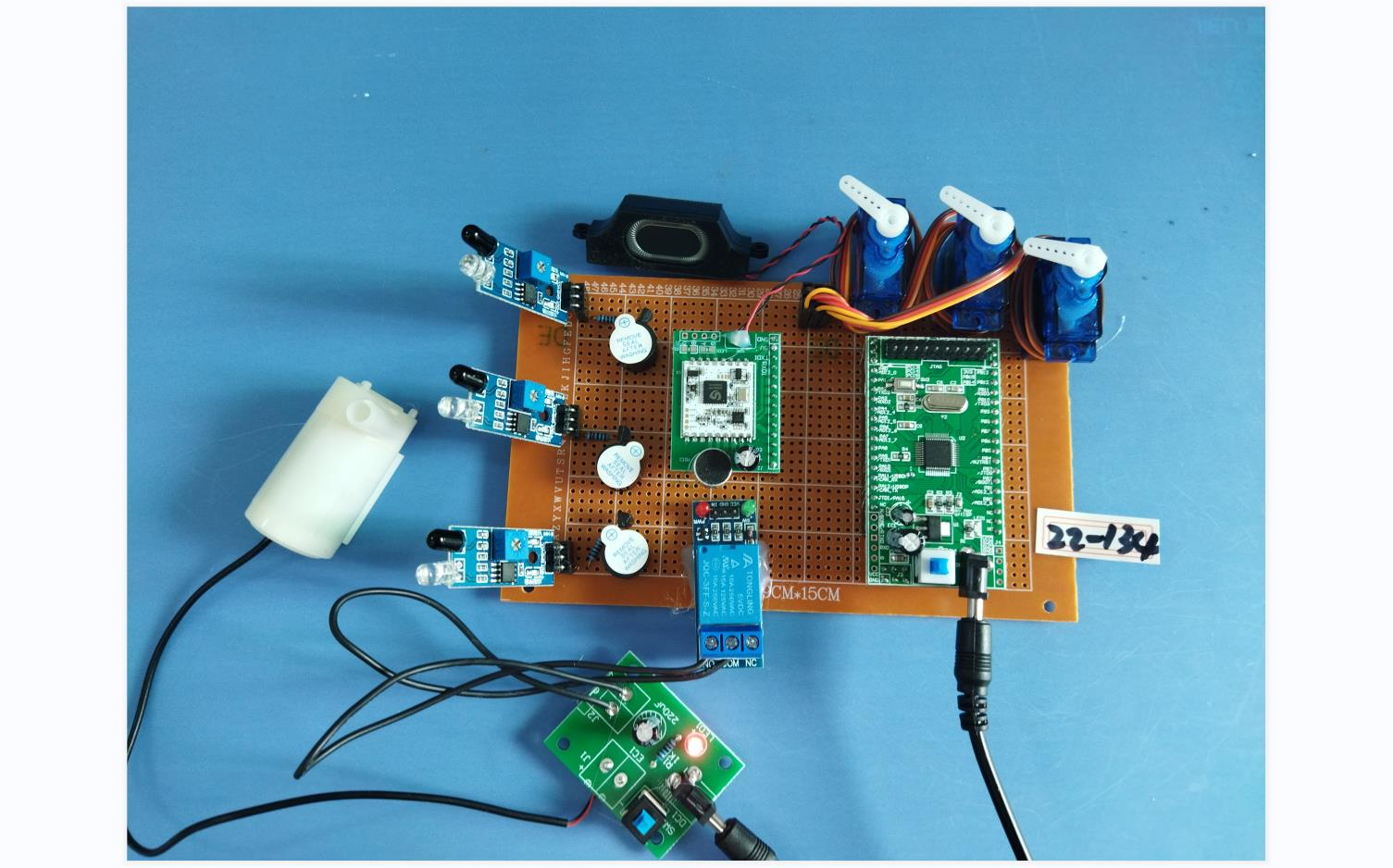 基于STM32单片机的SNR6813语音识别智能垃圾桶垃圾分类控制垃圾...