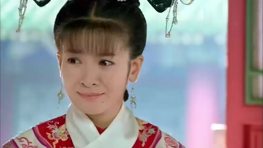新还珠格格:皇帝怒扇小燕子,小燕子眼眶含泪哭着跑出去,心碎了