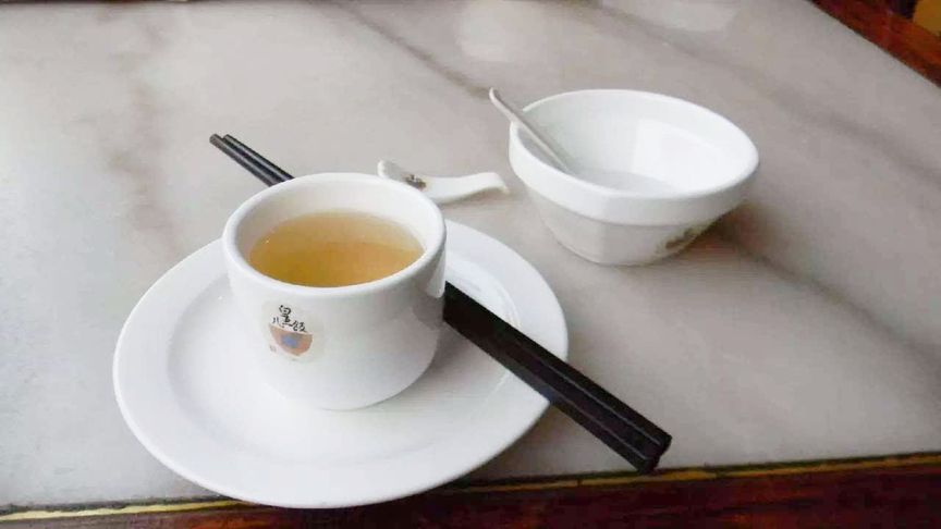 去饭店吃饭,用开水烫餐具可以杀菌消毒吗?今天终于清楚了