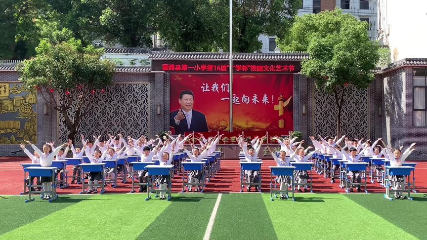 课桌舞第一名:一年级二班《布谷鸟+少年》#课桌舞 #校园