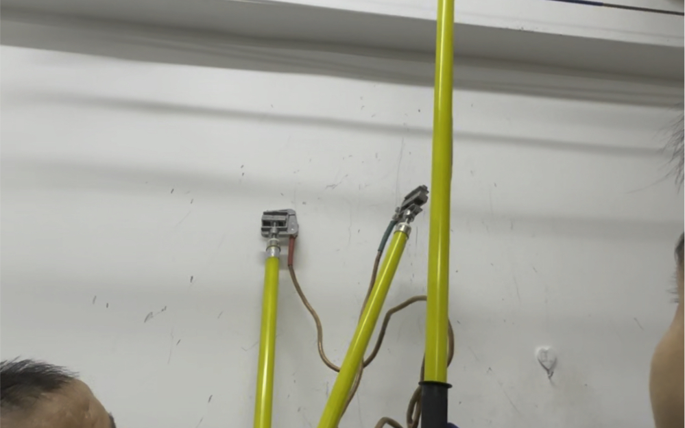 高压电工科目一:挂接地线