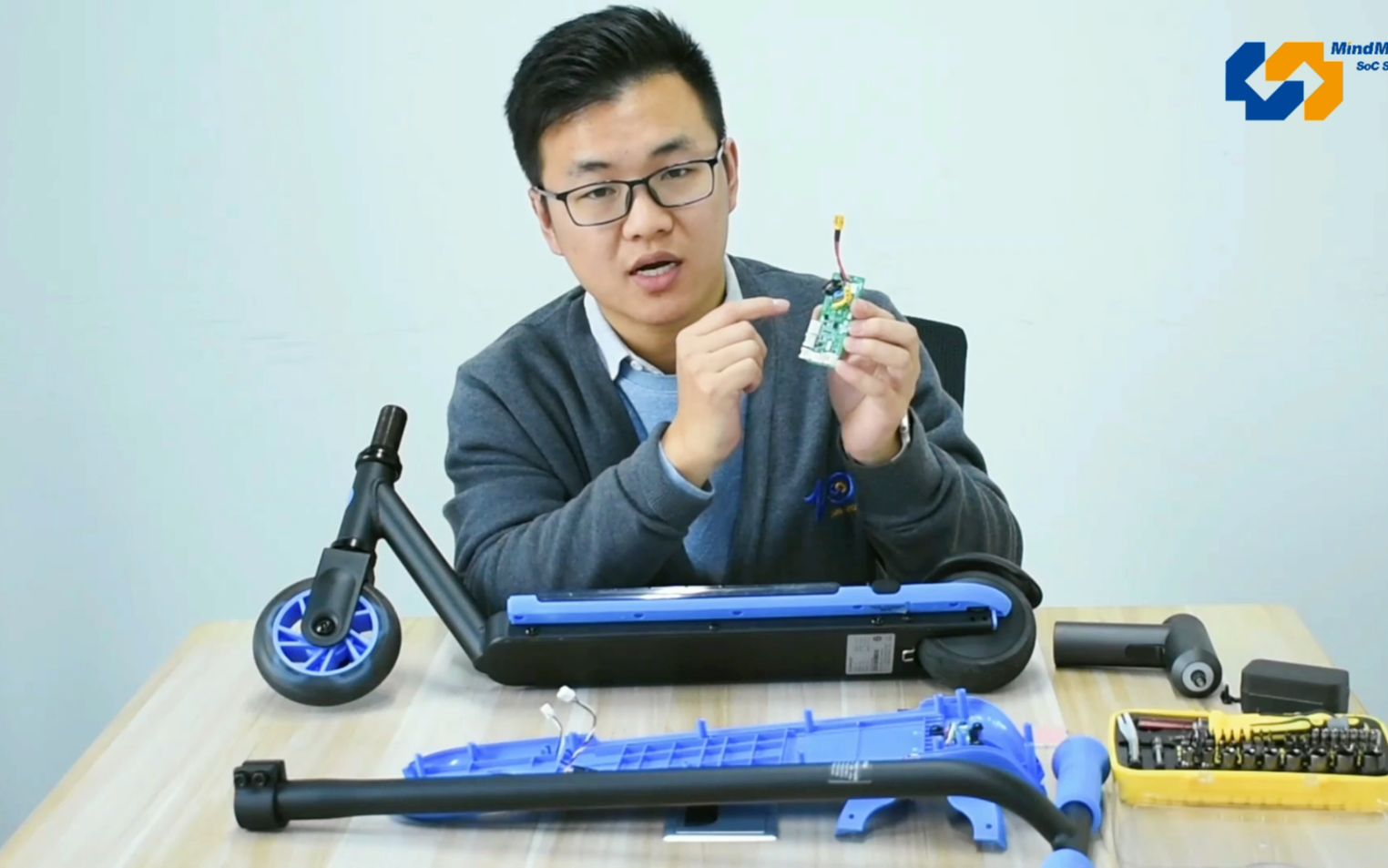灵动电机方案:基于灵动MM32SPIN160C的儿童滑板车方案拆解