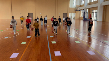 小学周一升旗仪式上的班级表演,一节课速成的节目,体育表演