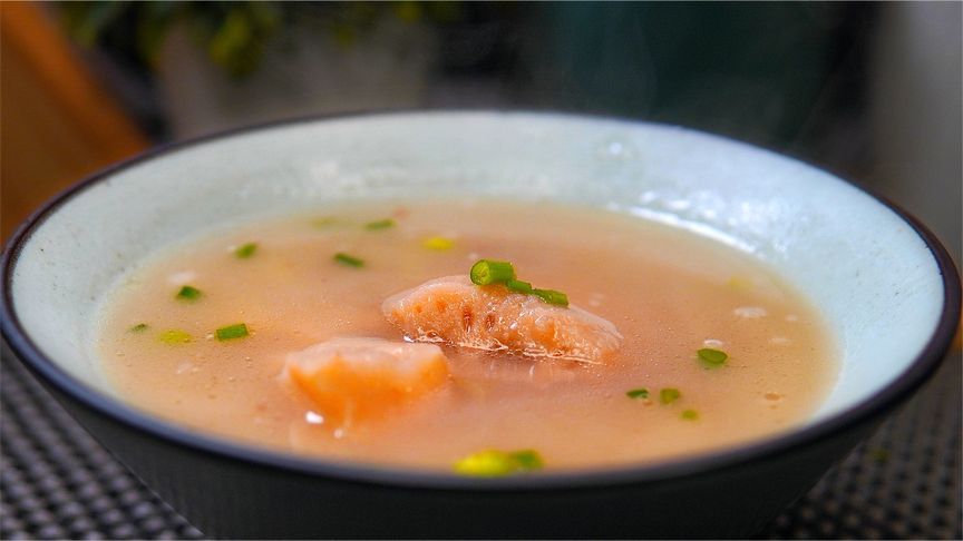 湖北名菜排骨藕汤的正宗做法，记住这三步，莲藕粉糯，汤浓又好喝