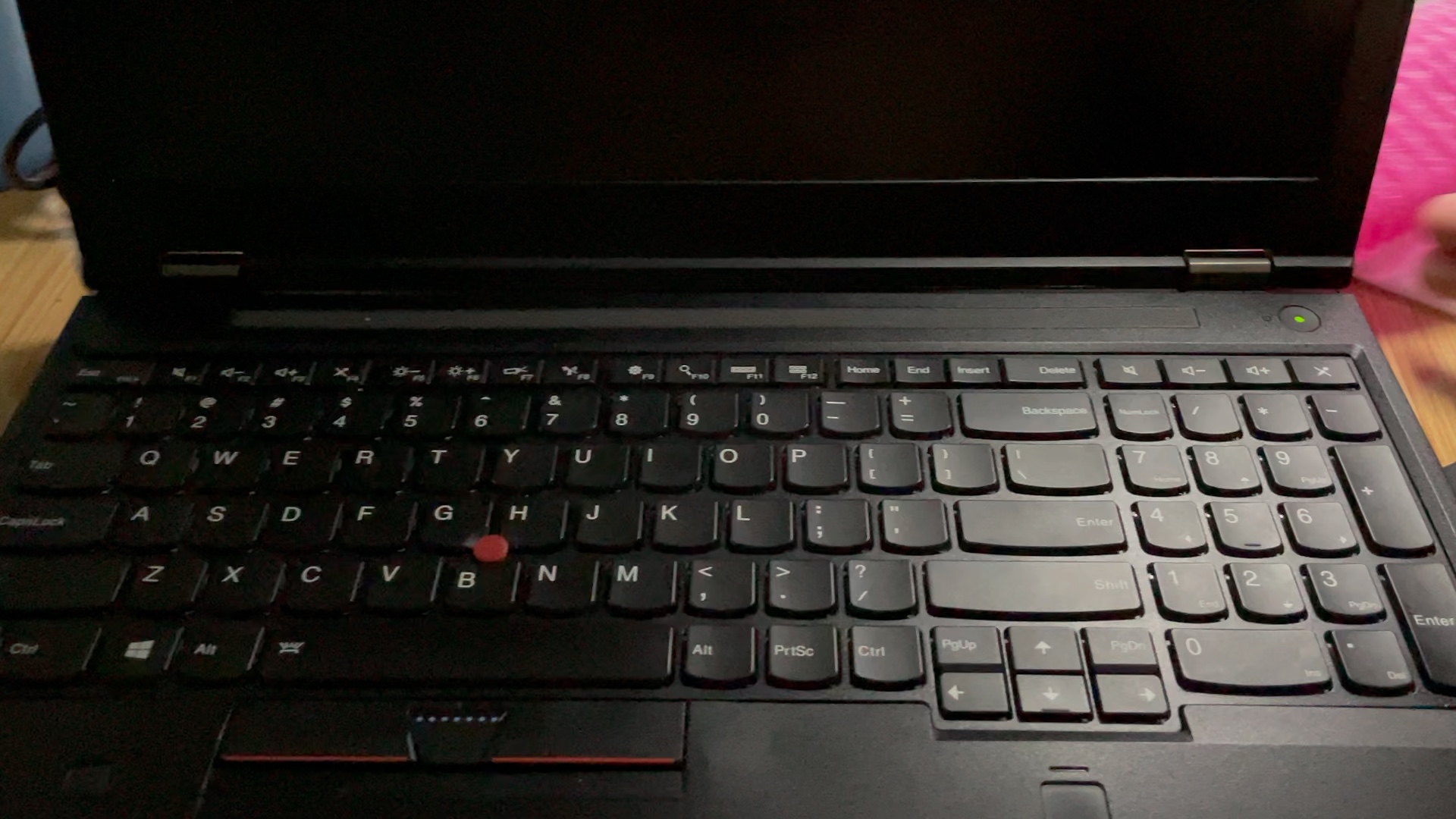 电脑黑屏,启动后键盘亮灯,再然后滴一声,没有反应了。电脑维修。