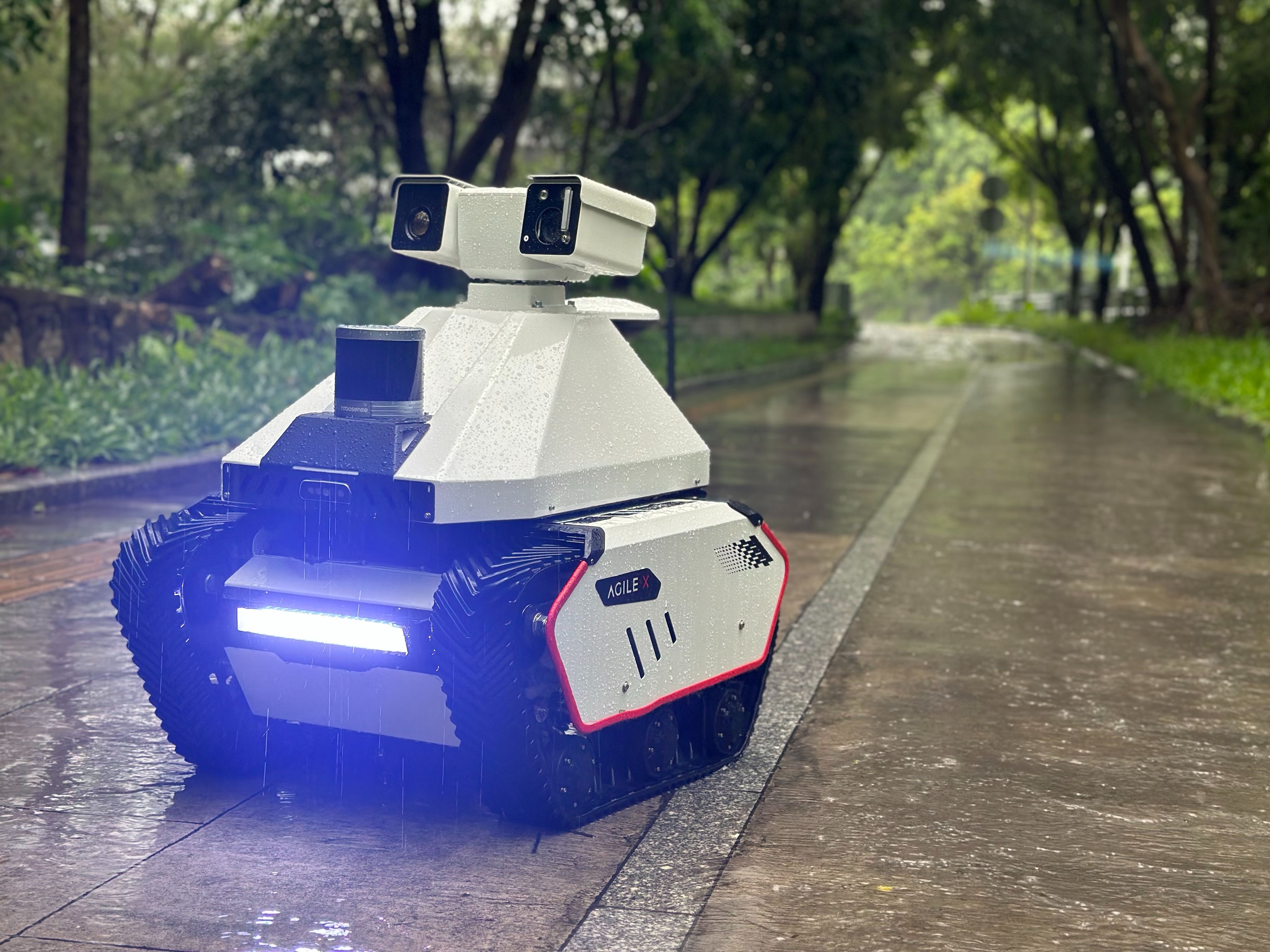 巡检|松灵基于自研NAVIS定位导航系统,推出高防护履带式移动底盘与...