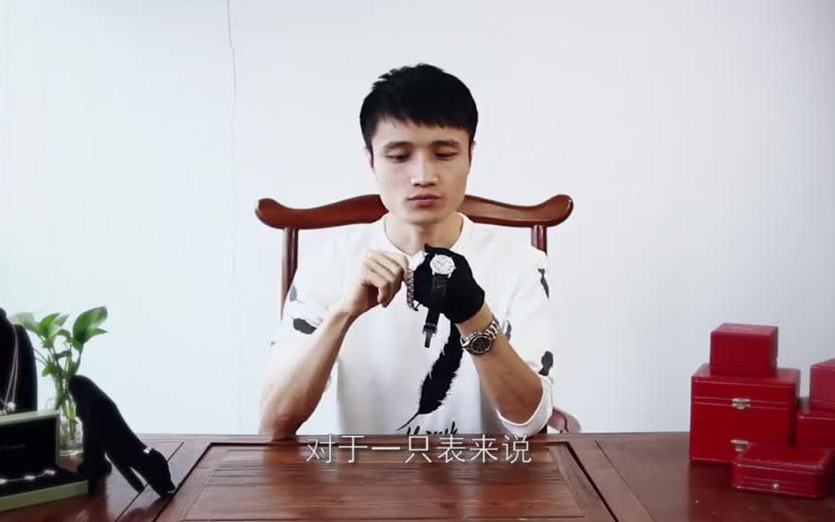 教你两招简单快速的区分是石英机芯还是机械机芯