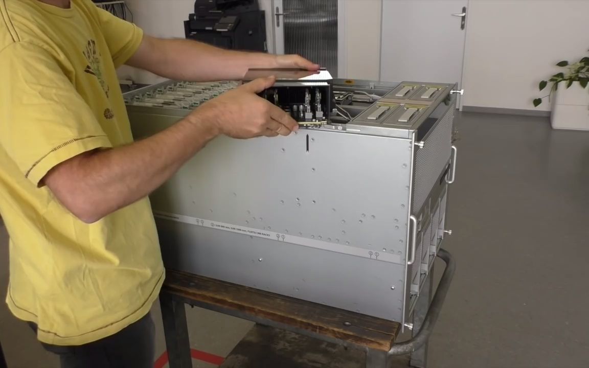 Oracle SUN M5000 服务器拆机展示硬件构造