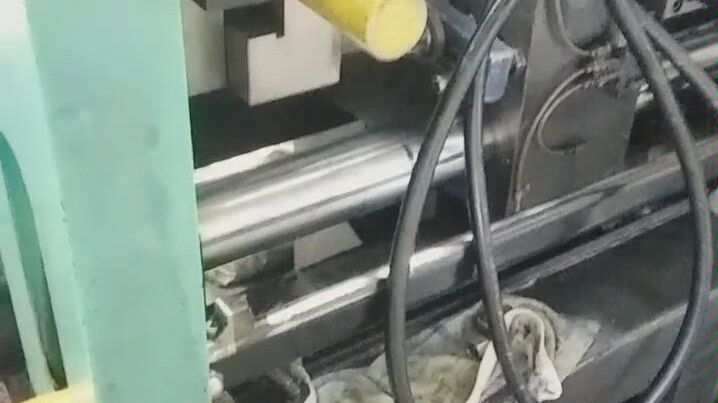 注塑模具设计油缸带行位运动