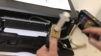 佳能3620机器墨盒亮灯以后 用(吸墨夹)排空气的方法
