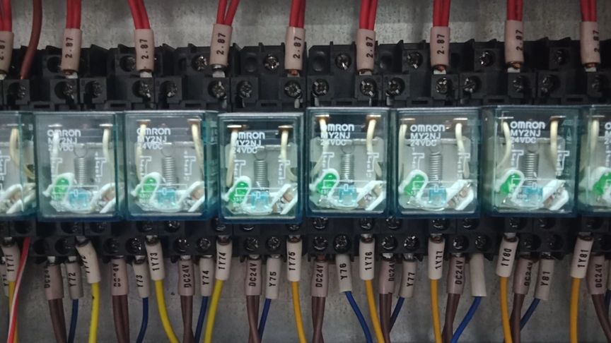 中间继电器在电路中到底起什么作用?很多电工一问三不知,太丢人