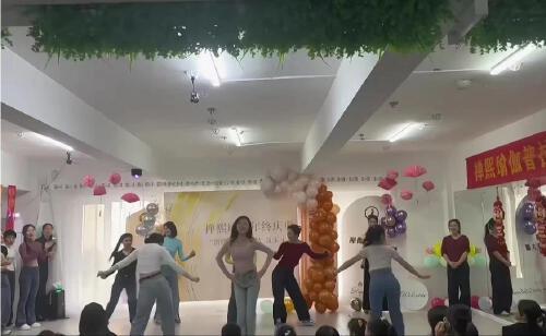怪不得小孩爸爸喜欢开家长会