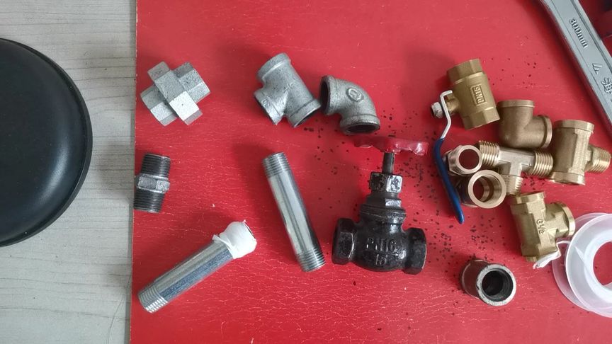 介绍铁管,铁管件,铜管件的连接,操作简单,很实用