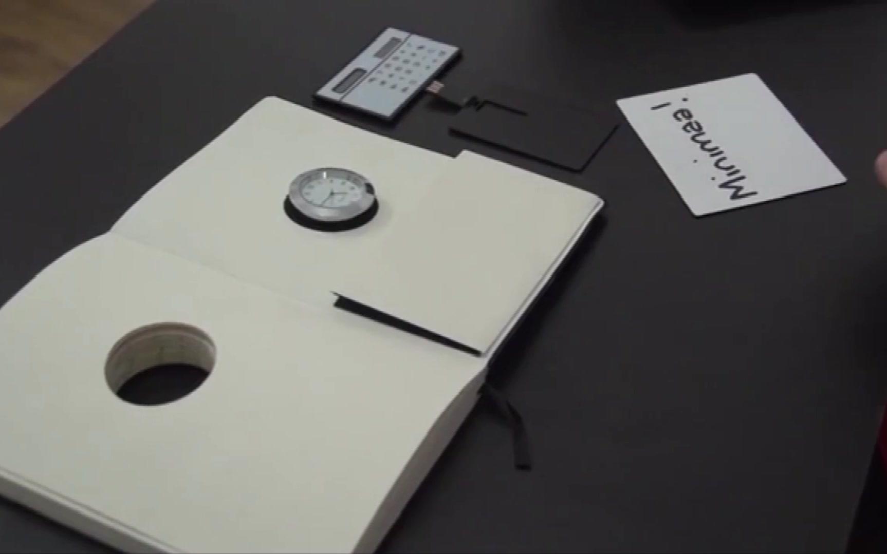 逼死强迫症的记事本 本子里有钟表和各种表格