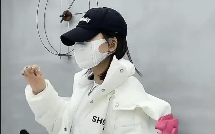 这个羽绒服克重超足ߑ�、充绒量相当于一件大羽绒服啦!白色实物...