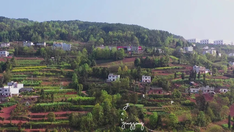 神奇的红土地,美丽乡村湖北巴东石梁子村