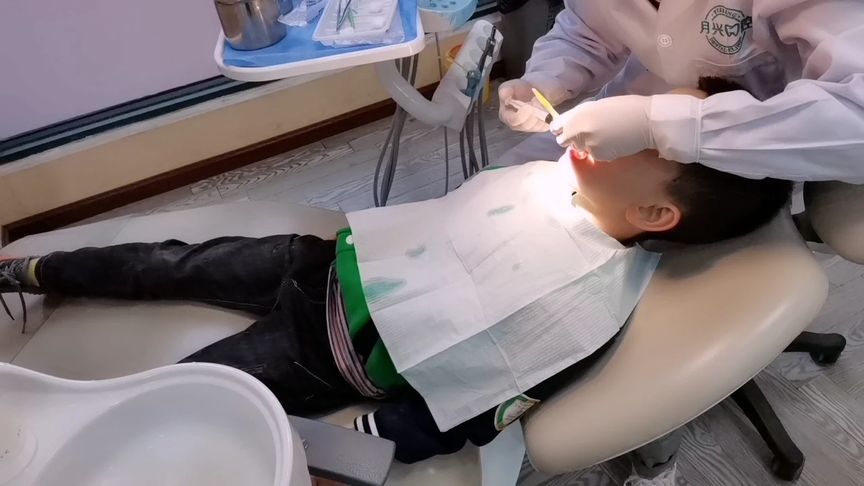 孩子蛀牙,做根管治疗,一颗500元,反复发炎,已经做第二次治疗