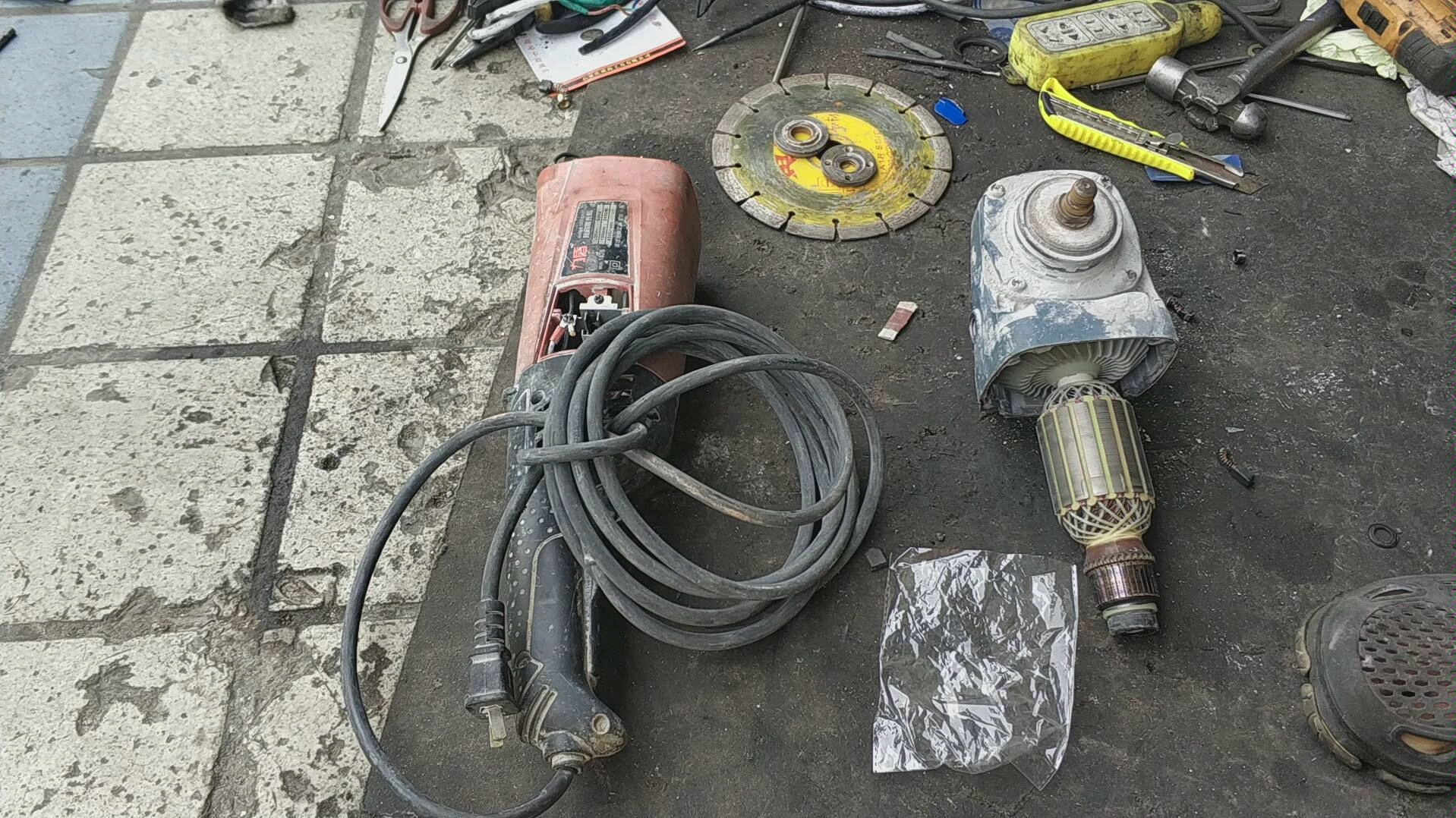 维修一台180角磨机,原厂配件真贵,电机100来块