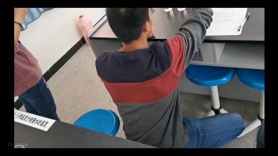 中考物理实验操作:用温度计测水温
