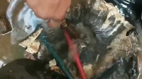 管子里的水出不来怎么办,老师傅有办法,只需要一个打气筒就可以