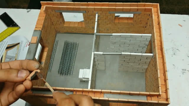 外国小伙在家中打造迷你钢筋混泥土施工现场,土木工程的网友表示.