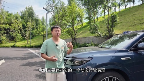试驾问界新M7 Ultra版,动态体验主打的就是一个舒适?