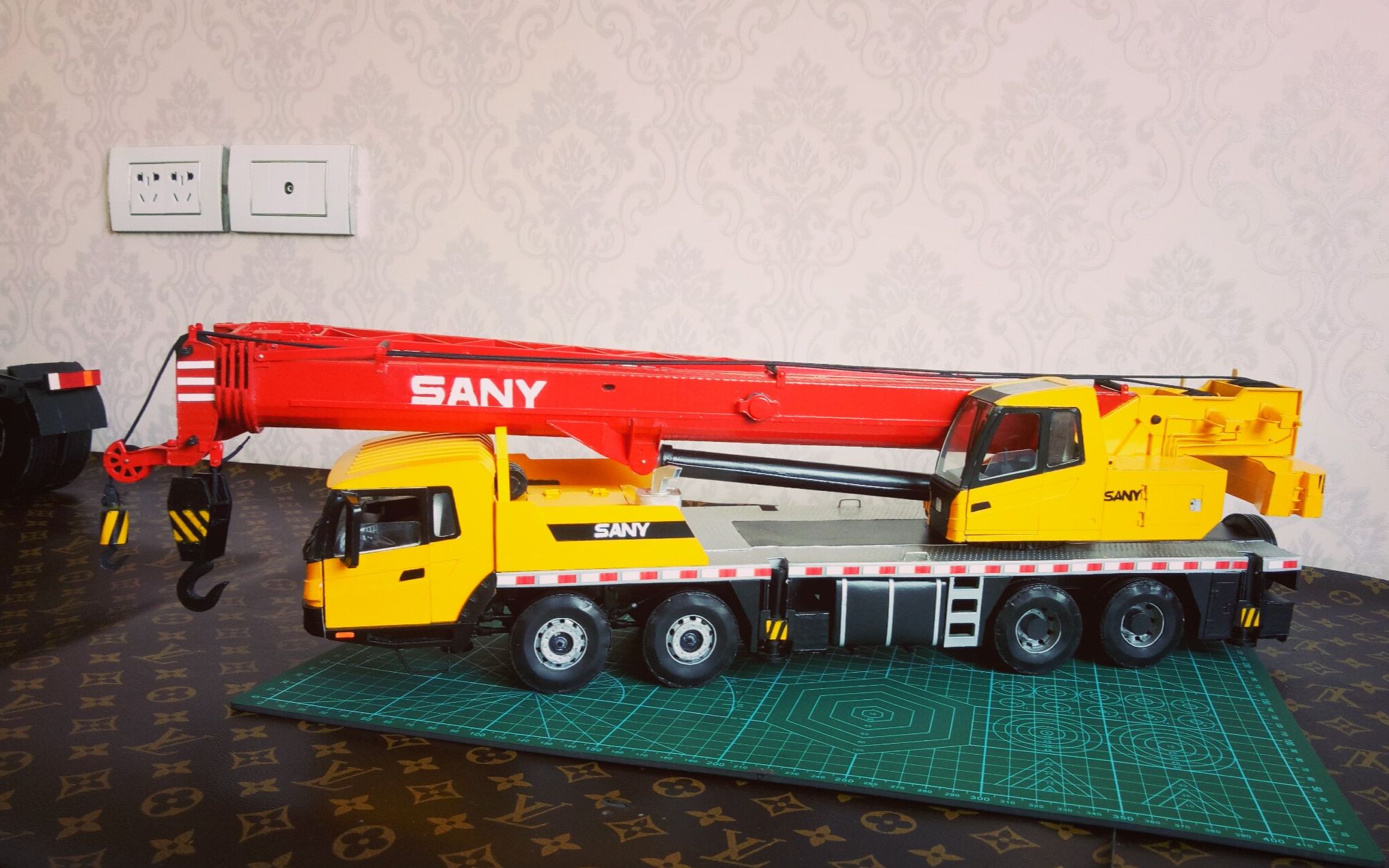 纯手工制作三一吊车模型