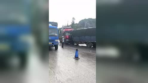 逆行!两大货车迎面相撞,一司机当场死亡!事发玉北大道