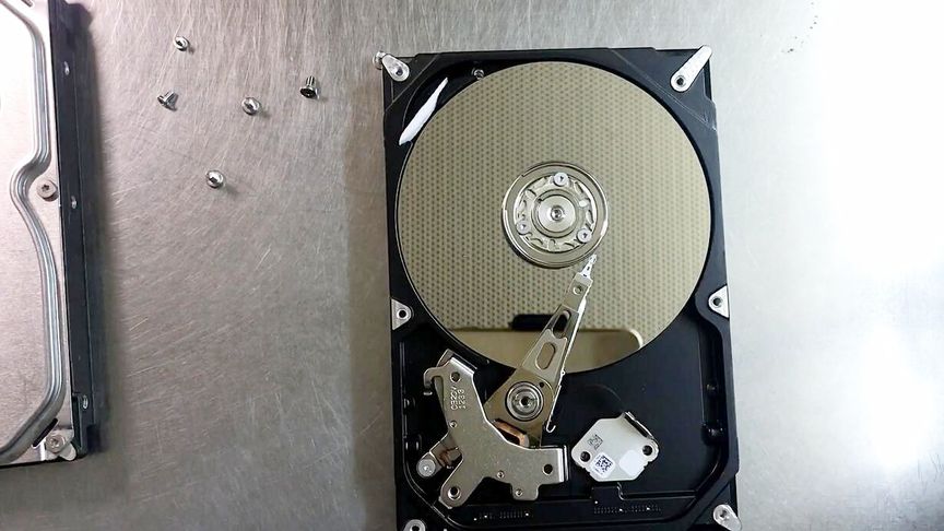 机械硬盘损坏严重,电脑城师傅开盘没有成功,资料还能找回吗