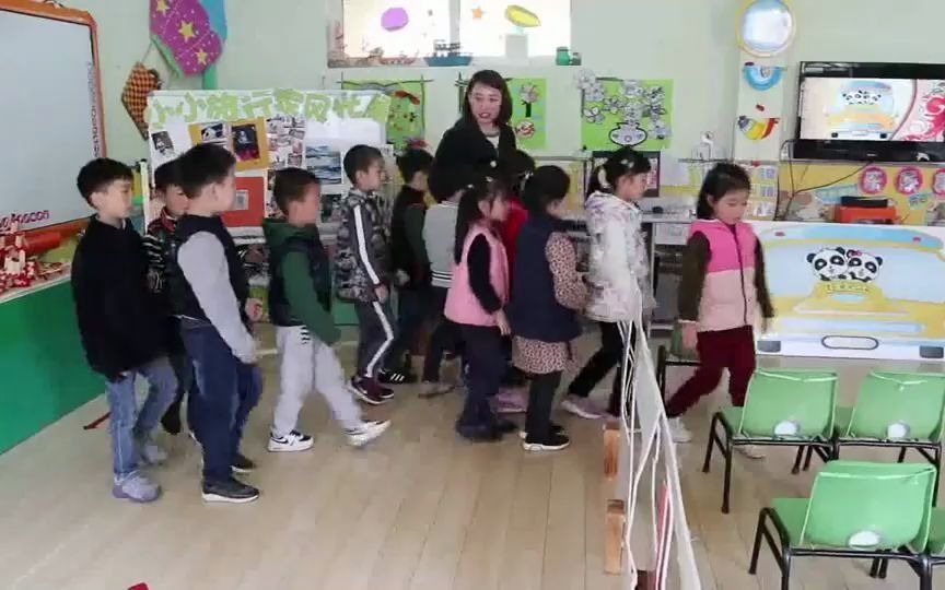 幼儿园公开课优质课大班社会《民族风光游》课堂实录