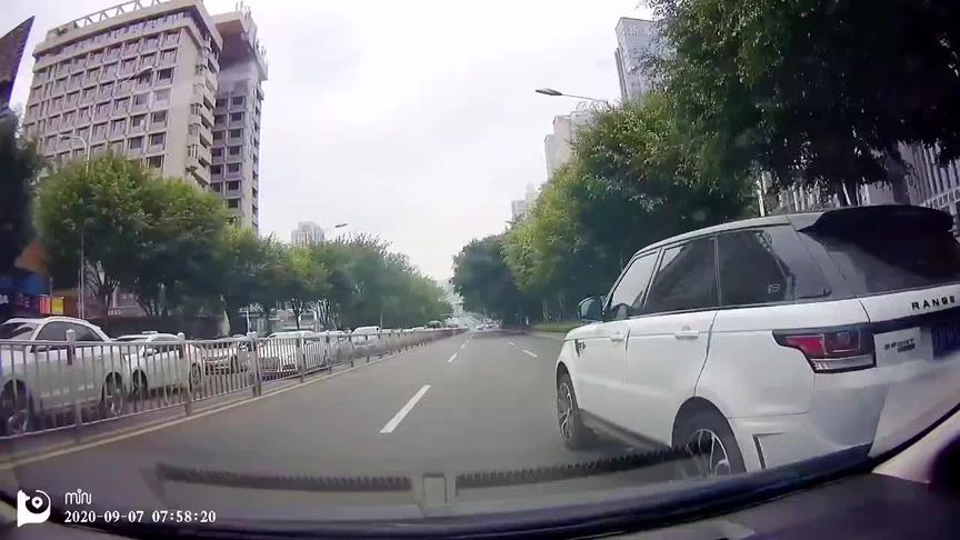 无聊发个去年行车记录仪拍的视频,路上还是得小心开车