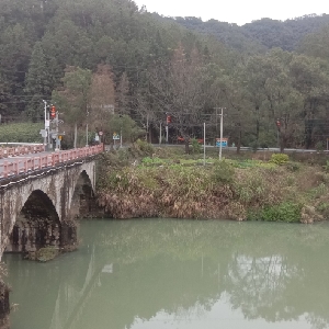 阿华烨 