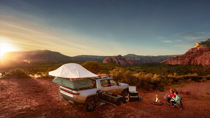 纯电动皮卡露营车:Rivian R1T最大牵引将近5吨