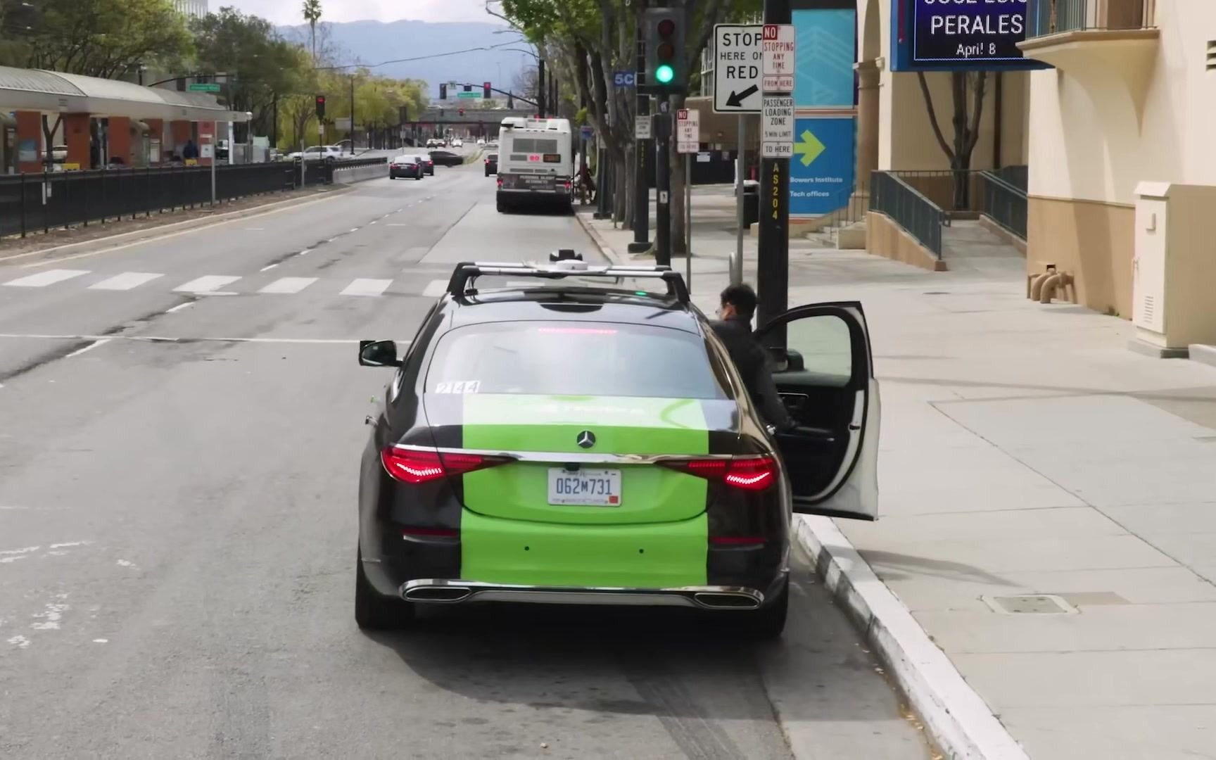 在硅谷中体验 AI 驱动的自动驾驶